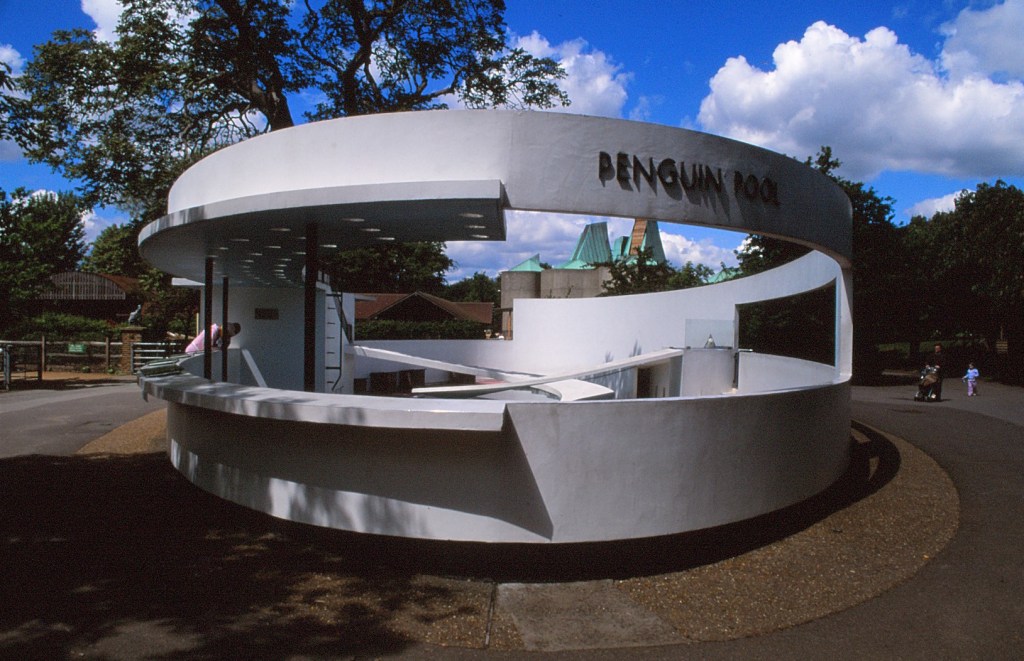 London: Penguin Pool, London Zoo (UK) – STEPHENVARADY_ARCHITRAVELLER