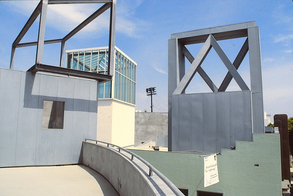 Los Angeles: Edgemar (USA) – STEPHENVARADY_ARCHITRAVELLER